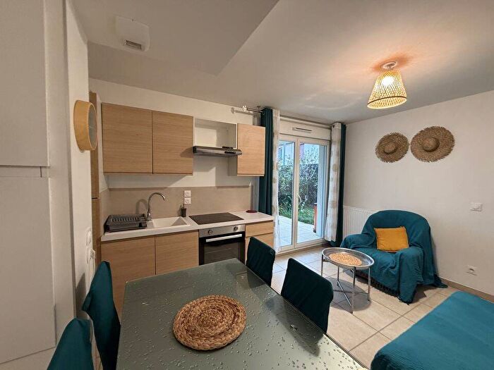 Appartement à louer - Moulin à Vent-Ernest Renan, Vénissieux - 3 pièces - 2 chambres