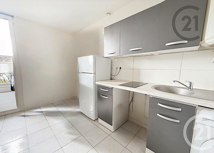 Montereau-Fault-Yonne, Ville basse : Appartement 1 pièce à louer