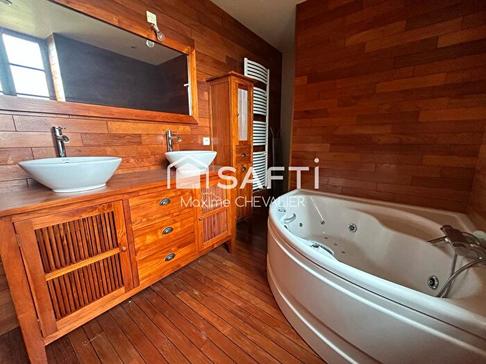 Maison à vendre - Saint-Denis-de-Jouhet - 4 pièces - 3 chambres