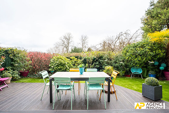 Appartement à vendre - Le Mesnil-le-Roi - 5 pièces - 4 chambres