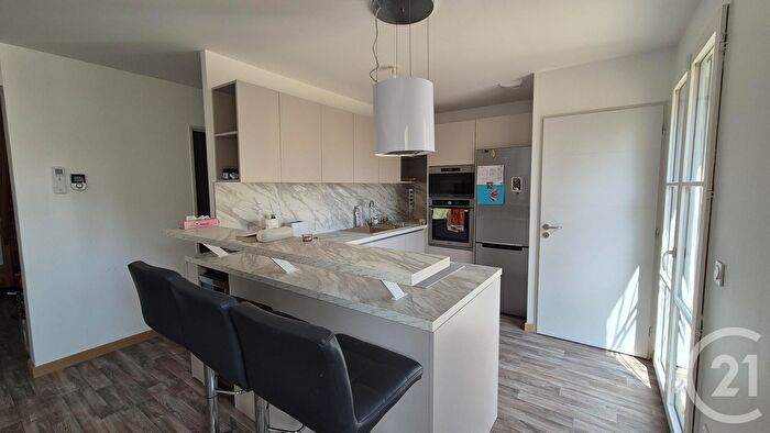 Maison 4 pièces à Ury, à louer