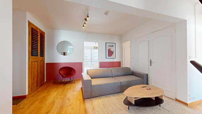 Appartement à louer - Sans Souci-Dauphiné, Lyon ème arrondissement - 7 pièces - 6 chambres