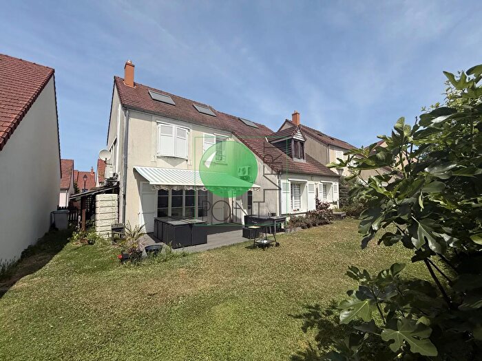 Maison à vendre - Mennecy, Centre-ville, Gare, Châtries, Château, Bel-Air - 7 pièces - 5 chambres