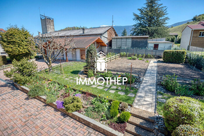 Maison à vendre - Brié-et-Angonnes - 6 pièces - 5 chambres