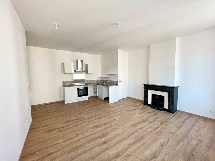 Appartement à louer - Saint-Genest-Lerpt - 2 pièces - 1 chambre