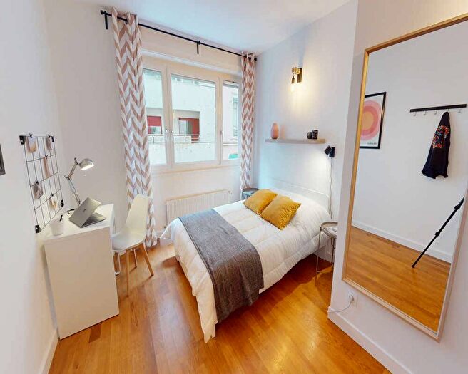 Appartement à louer - Ainay, Lyon ème arrondissement - 7 pièces - 14 chambres