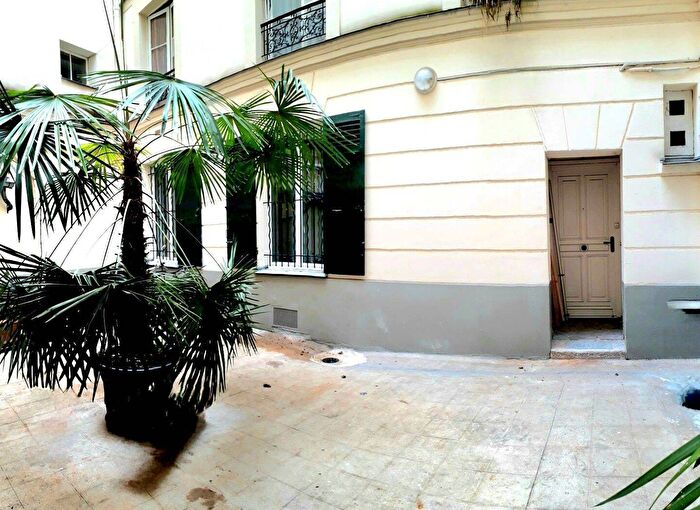 Appartement à louer - Goutte dOr-Château Rouge, Paris ème arrondissement - 2 pièces - 1 chambre