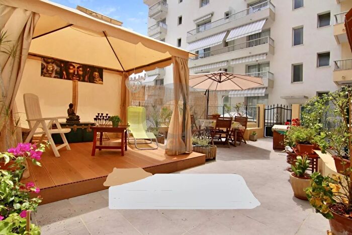 Appartement 3 pièces à Menton, Hôtel de Ville, Vieille Ville, Musée, Madone, Carnolès, à vendre