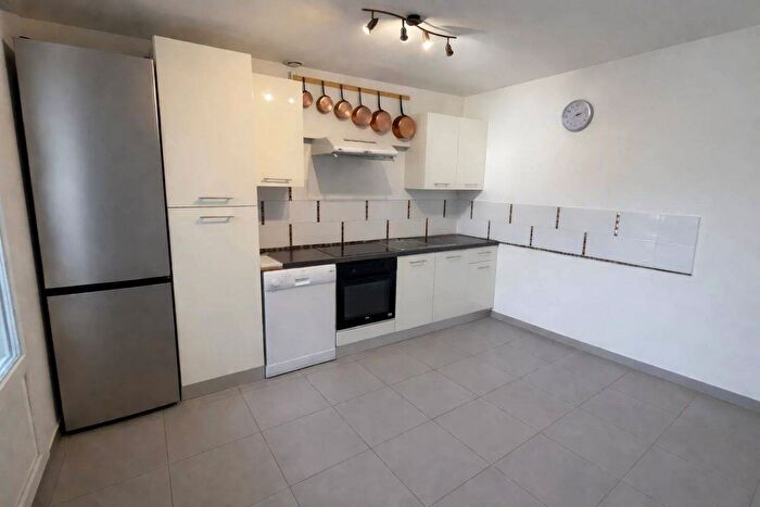 Maison à louer - Mareuil-lès-Meaux - 4 pièces - 3 chambres