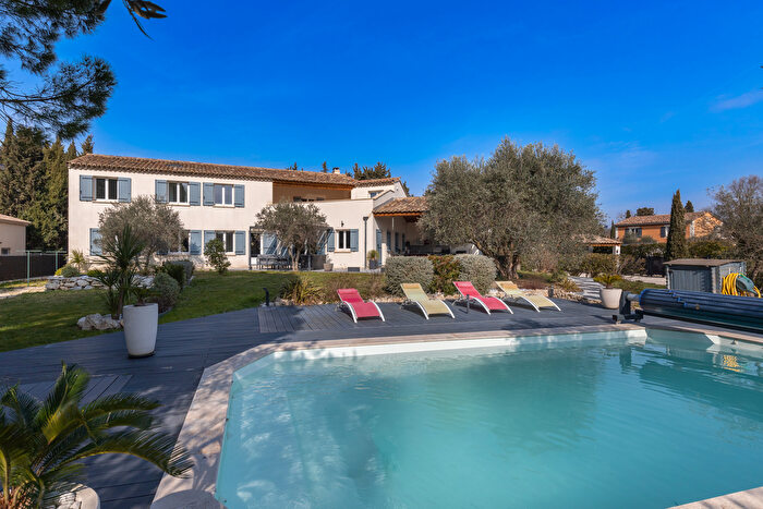 Maison à vendre - Noves - 10 pièces - 7 chambres