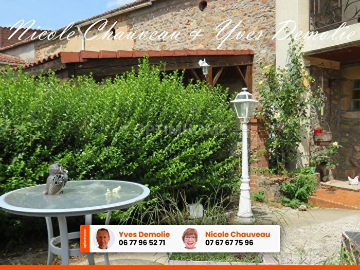 Maison 5 pièces à vendre à Saint-Étienne-sur-Usson