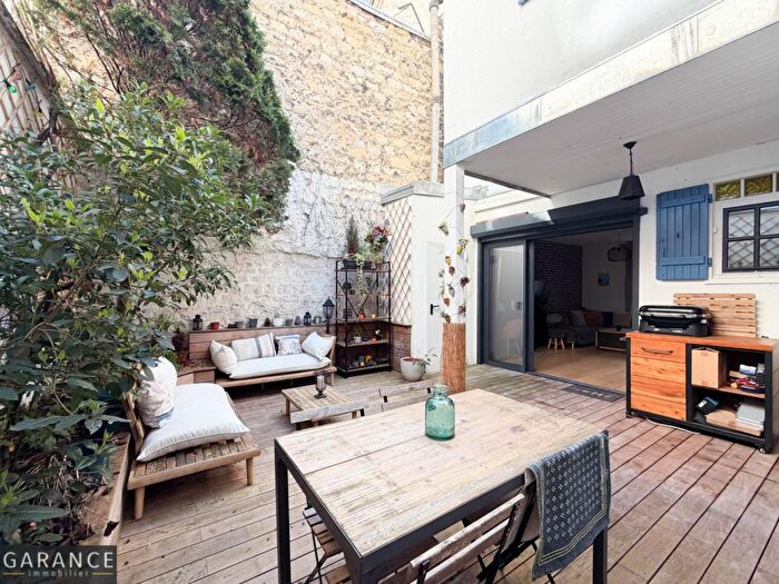 Maison à vendre - Paris e , Bel-Air, Sud - 6 pièces - 3 chambres