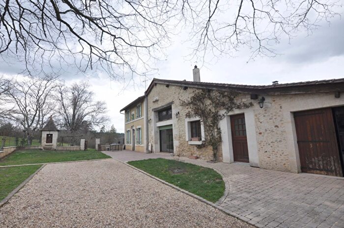 Maison à vendre - Aubeterre-sur-Dronne - 15 pièces - 6 chambres