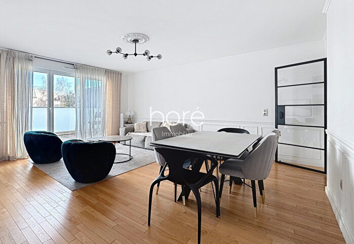 Suresnes, République : Appartement 4 pièces à vendre