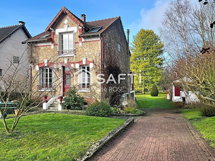 Maison à vendre - Ballancourt-sur-Essonne - 7 pièces - 5 chambres