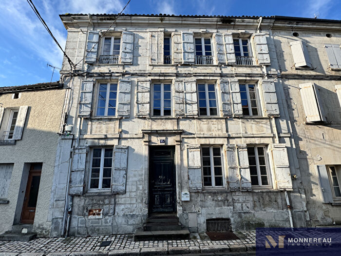 Maison à vendre - Barbezieux-Saint-Hilaire - 8 pièces - 5 chambres