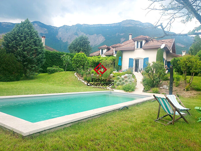 Maison à louer - Saint-Ismier - 7 pièces - 4 chambres