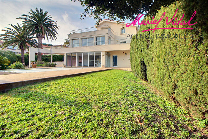 Maison à vendre - Port-Vendres - 9 pièces - 6 chambres