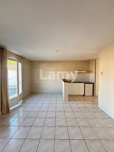 Zone Rurale, La Couronne : Maison 2 pièces à louer