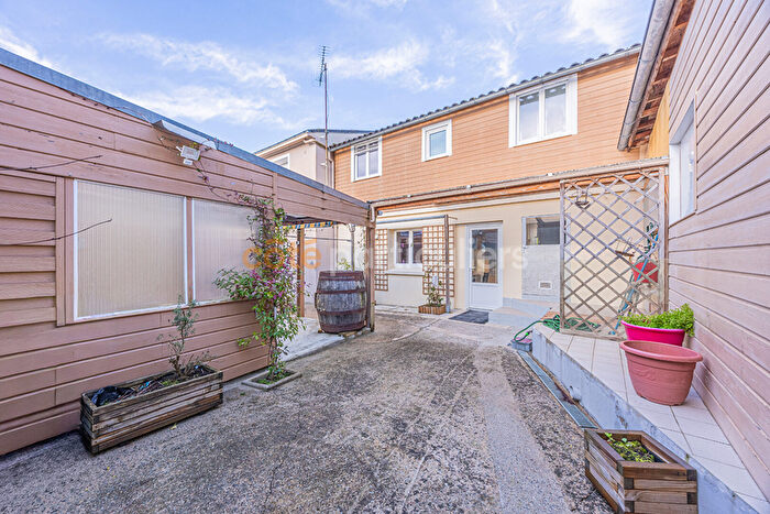 Maison à vendre - Pont-Saint-Martin - 5 pièces - 4 chambres