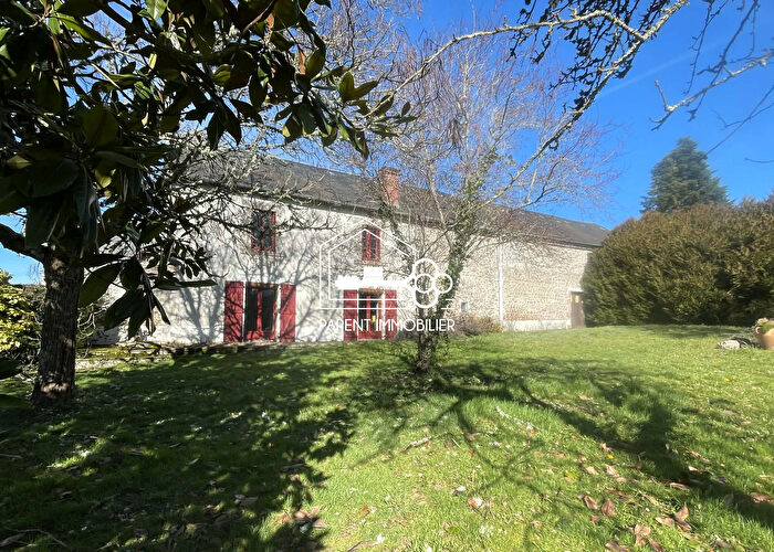 Maison à vendre - Saint-Agnant-de-Versillat - 5 pièces - 3 chambres