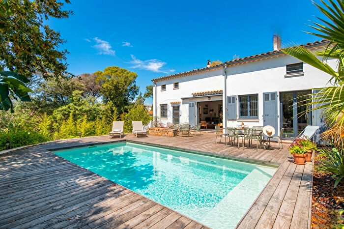 Maison à vendre - Saint-Raphaël - 6 pièces - 5 chambres