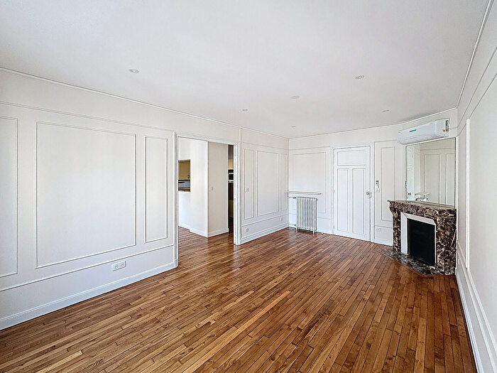 Appartement à louer - Reims, Centre-ville - 5 pièces - 2 chambres