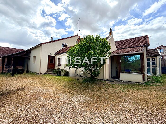 Varennes-sur-Seine : Maison 6 pièces à vendre