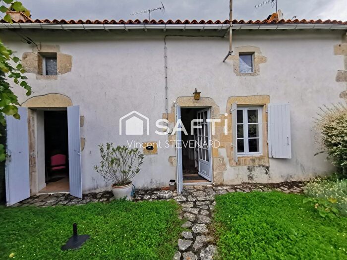 Maison 3 pièces à Limalonges, à vendre