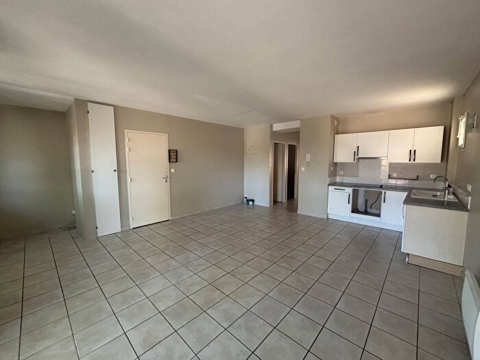Aigues-Mortes : Appartement 4 pièces à louer