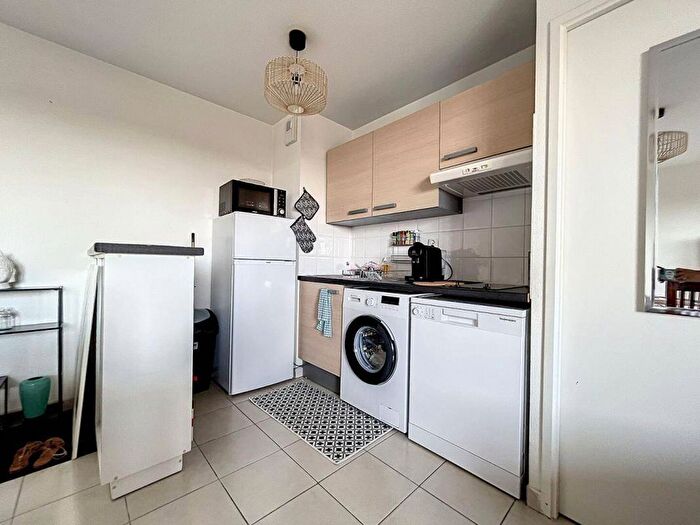 Appartement à louer - Bien Assis, Montluçon - 2 pièces - 1 chambre
