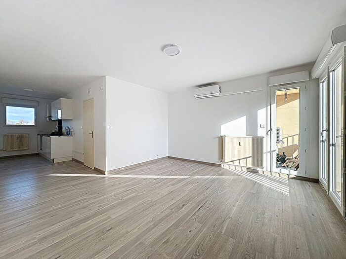 Appartement à louer - Guilherand-Granges - 3 pièces - 2 chambres