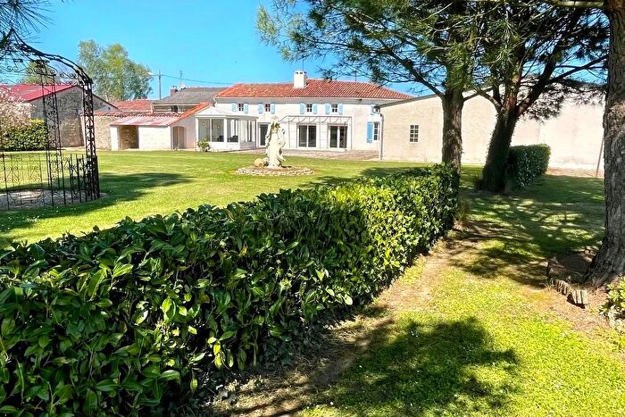 Saint-Sulpice-dArnoult : Maison 10 pièces à vendre