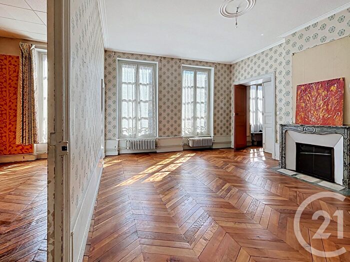 Appartement 5 pièces à Riom, Centre-ville, à vendre