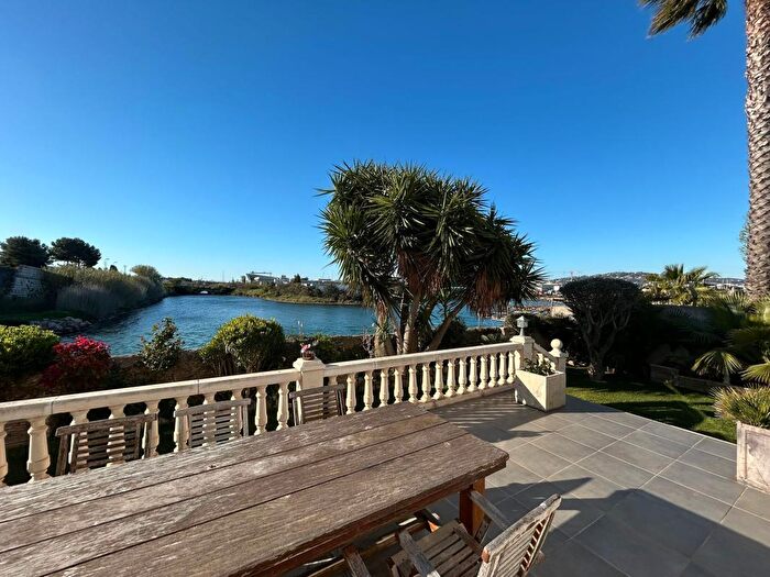 Maison à vendre - Frontignan - 6 pièces - 5 chambres