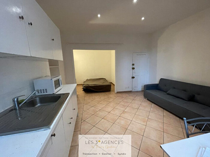 Cogolin, Centre-ville, Subeiran, Pas de Grimaud : Appartement 1 pièce à louer