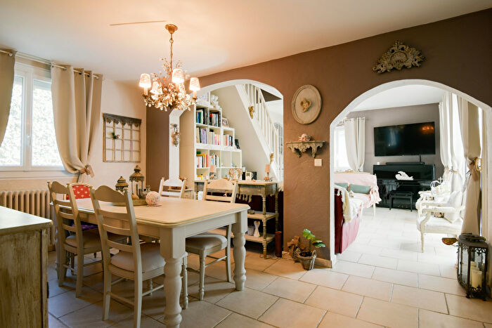 Maison à vendre - Arles, Trébon - 5 pièces - 4 chambres