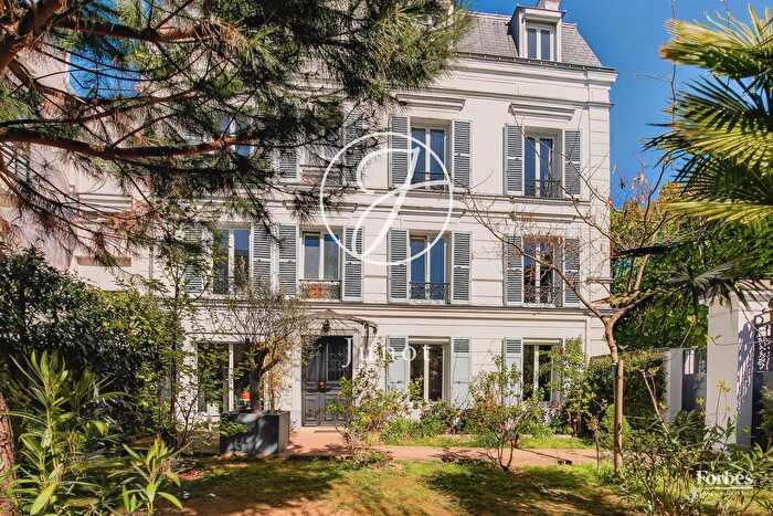 Saint-Cloud, Pasteur, Magenta : Maison 9 pièces à vendre