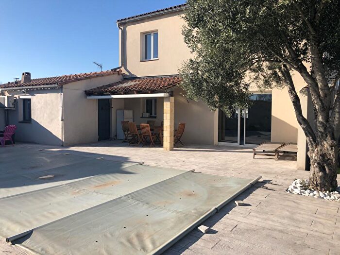 Maison à louer - Saint-Chamas - 7 pièces - 5 chambres