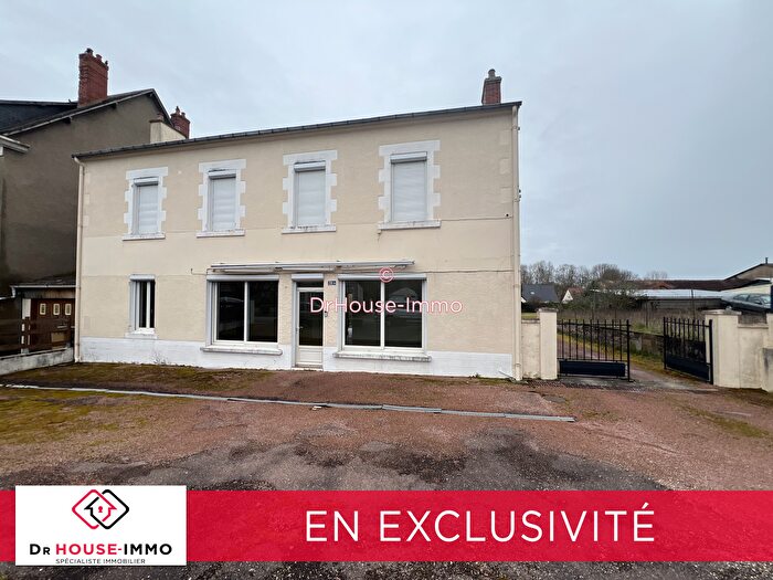 Maison à vendre - Avord - 8 pièces - 6 chambres