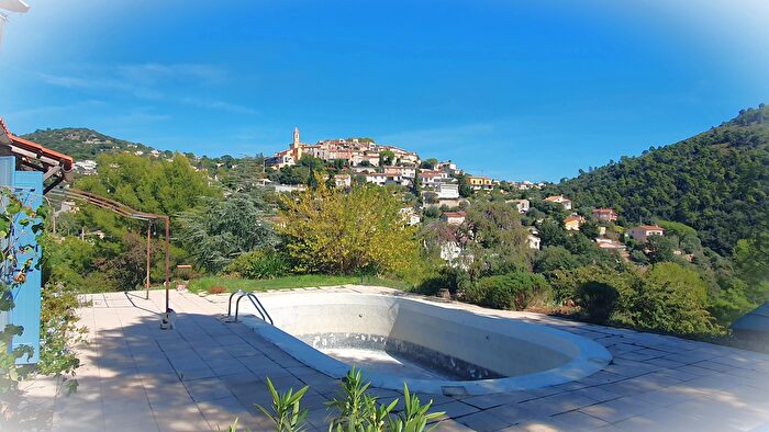 Maison 4 pièces à Aspremont, à vendre