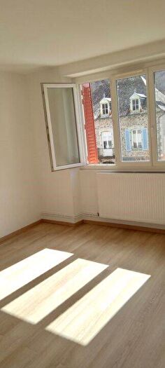 Champs-sur-Tarentaine-Marchal : Appartement 4 pièces à louer