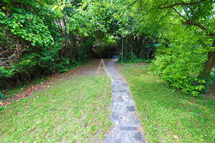 Maison à vendre - Chatou, Est - 11 pièces - 8 chambres