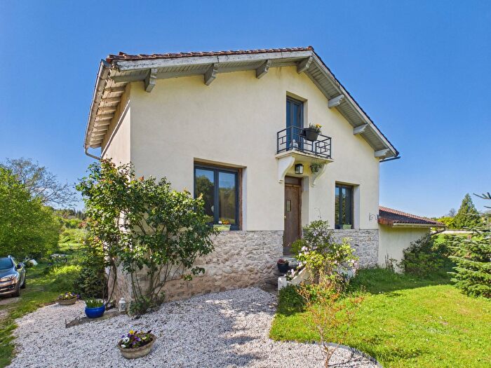 Piégut-Pluviers - Maison 4 pièces à vendre
