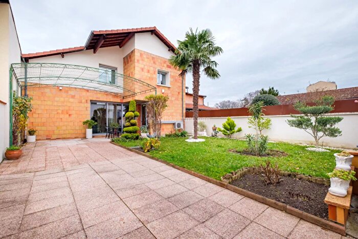 Maison à vendre - Villeurbanne, Cusset - 6 pièces - 3 chambres