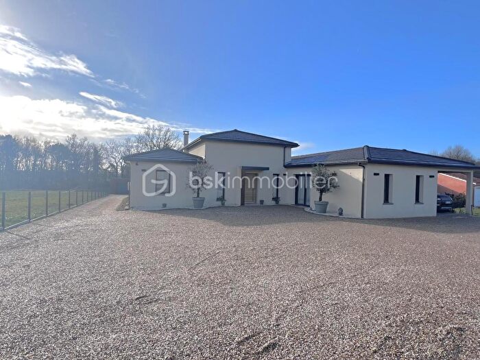 Maison à vendre - Coutras - 8 pièces - 3 chambres