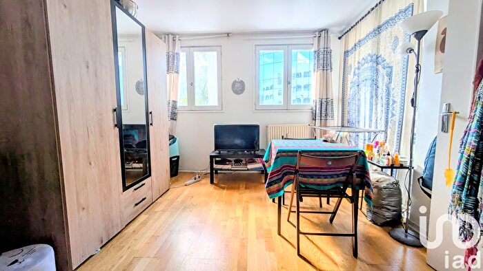 Appartement à vendre - Saint-Denis, Centre-ville, Basilique - 1 pièce