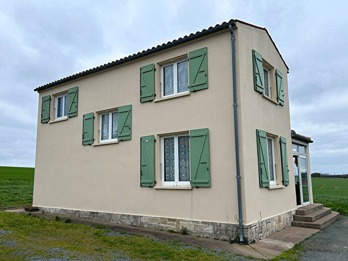 Maison à vendre - Ciré-dAunis - 5 pièces - 2 chambres