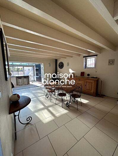 Maison à louer - Ardillières - 4 pièces - 3 chambres