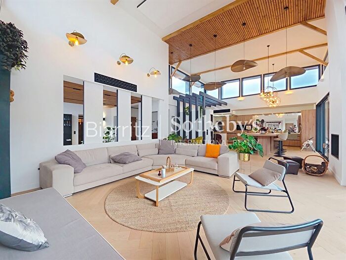 Maison à vendre - Anglet, Cinq Cantons - 8 pièces - 4 chambres